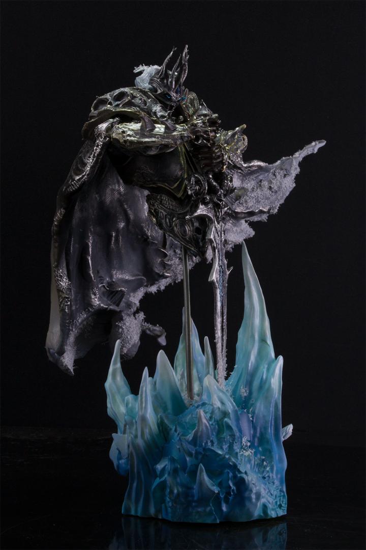 Arthas Statue - Spec Fiction Shop