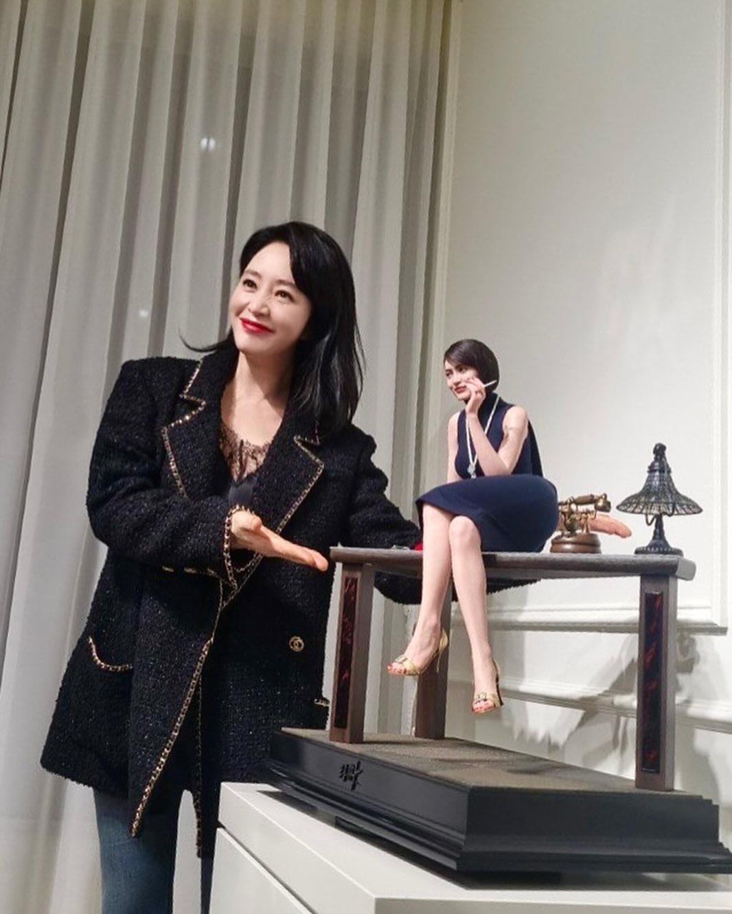 Tazza: The High Rollers - Madam Jeong (Kim Hye-soo) 1/3 Scale Statue ...