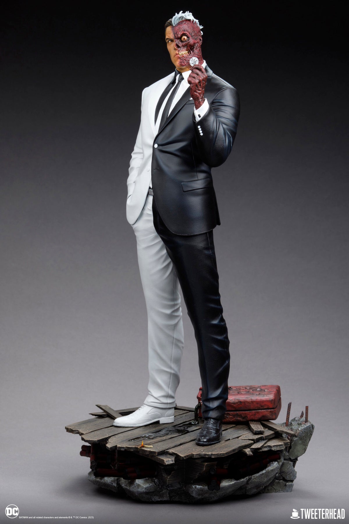 Two-Face 1/6 Scale Maquette Statue - Spec Fiction Shop