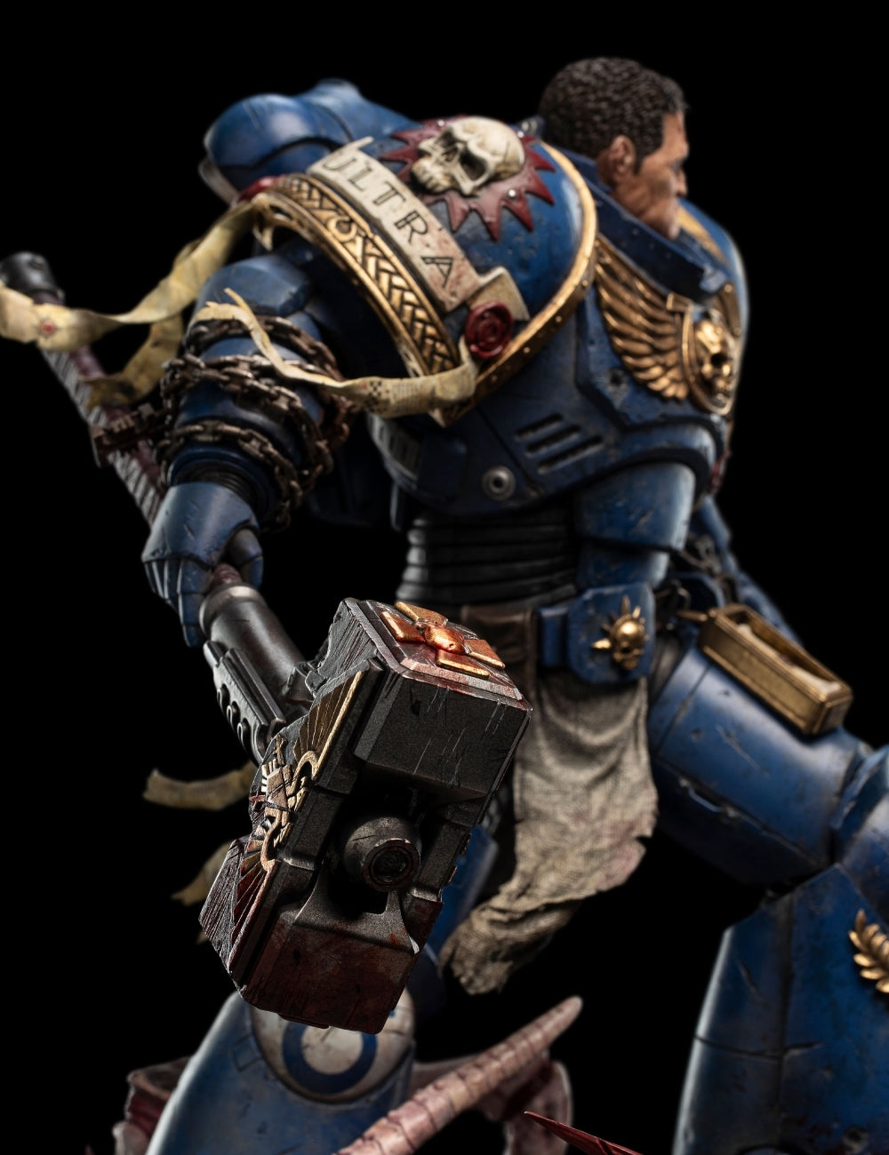 Warhammer 40,000 - Lieutenant Titus (Limited Edition) 1/6 Scale Statue ...