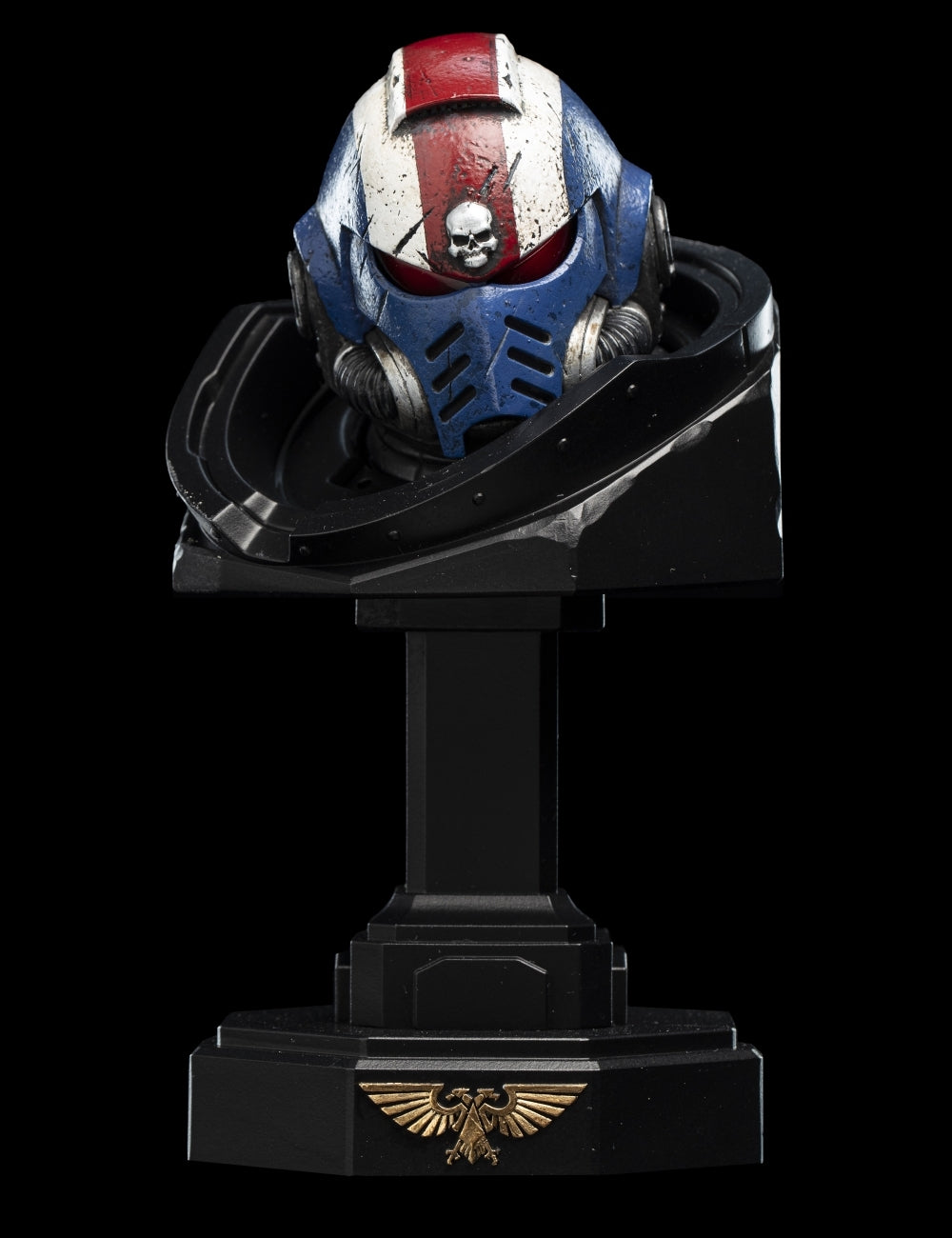 Warhammer 40,000 - Lieutenant Titus (Limited Edition) 1/6 Scale Statue ...