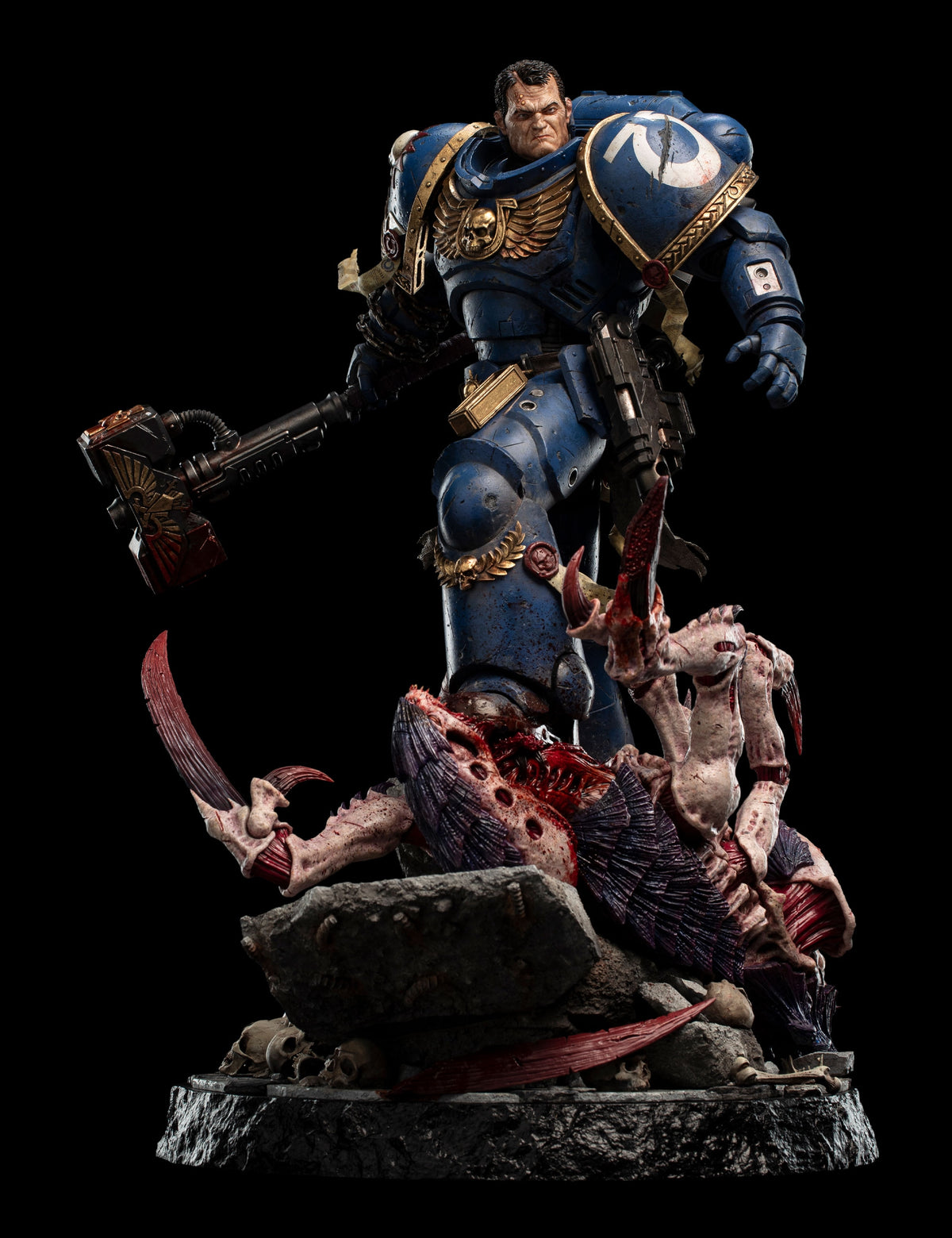 Warhammer 40,000 - Lieutenant Titus (Limited Edition) 1/6 Scale Statue ...
