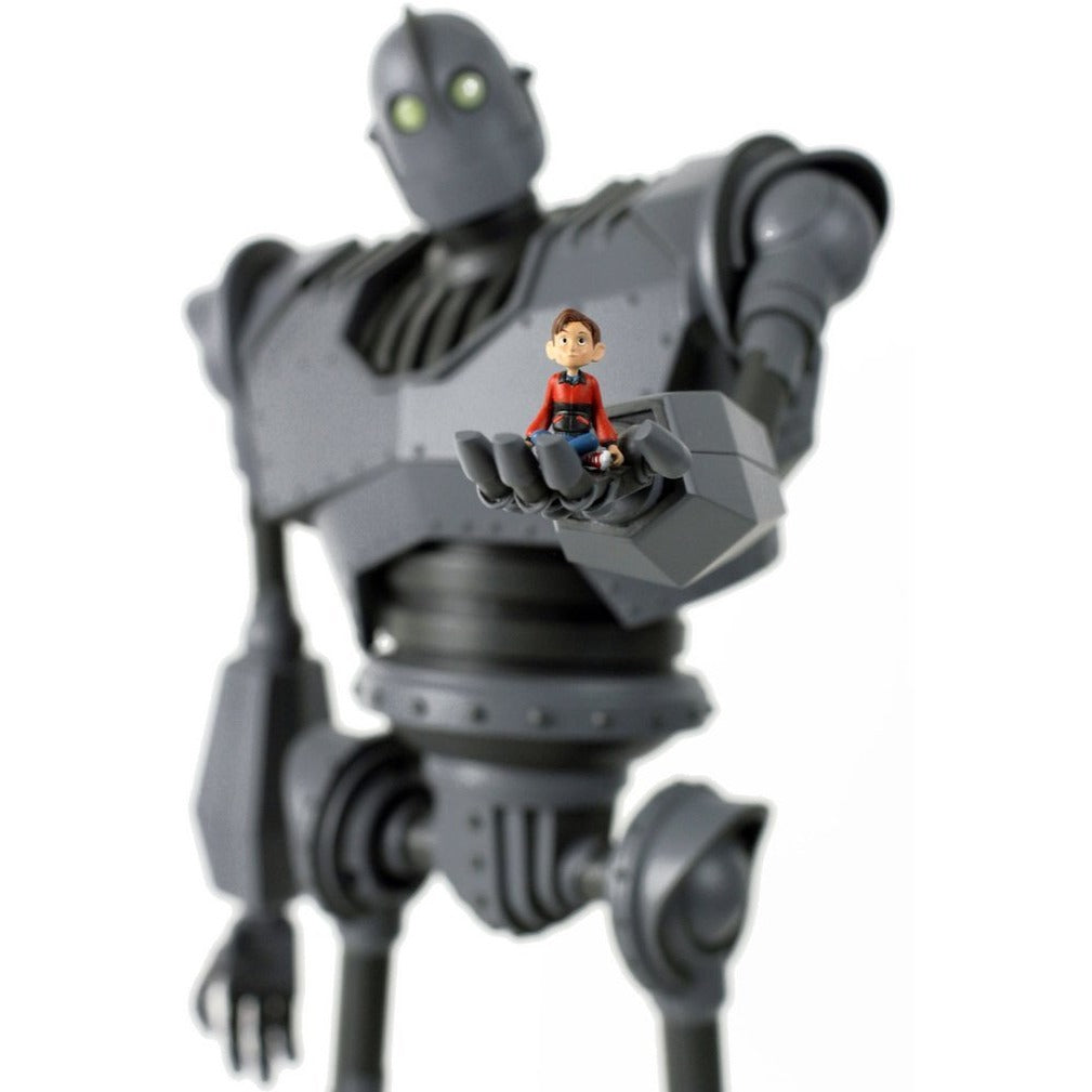 Iron Giant 16-Inch Talking Deluxe Action Figure by MONDO - Spec Fiction ...