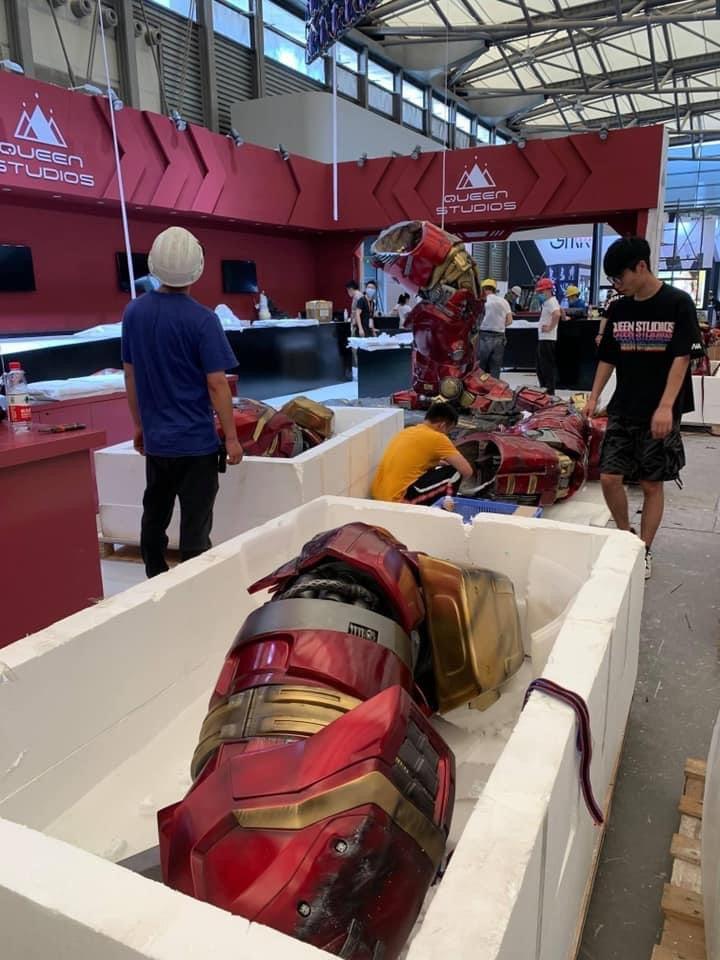 Iron Man Mark 44 (Hulkbuster) Life-Size statue - Spec Fiction Shop