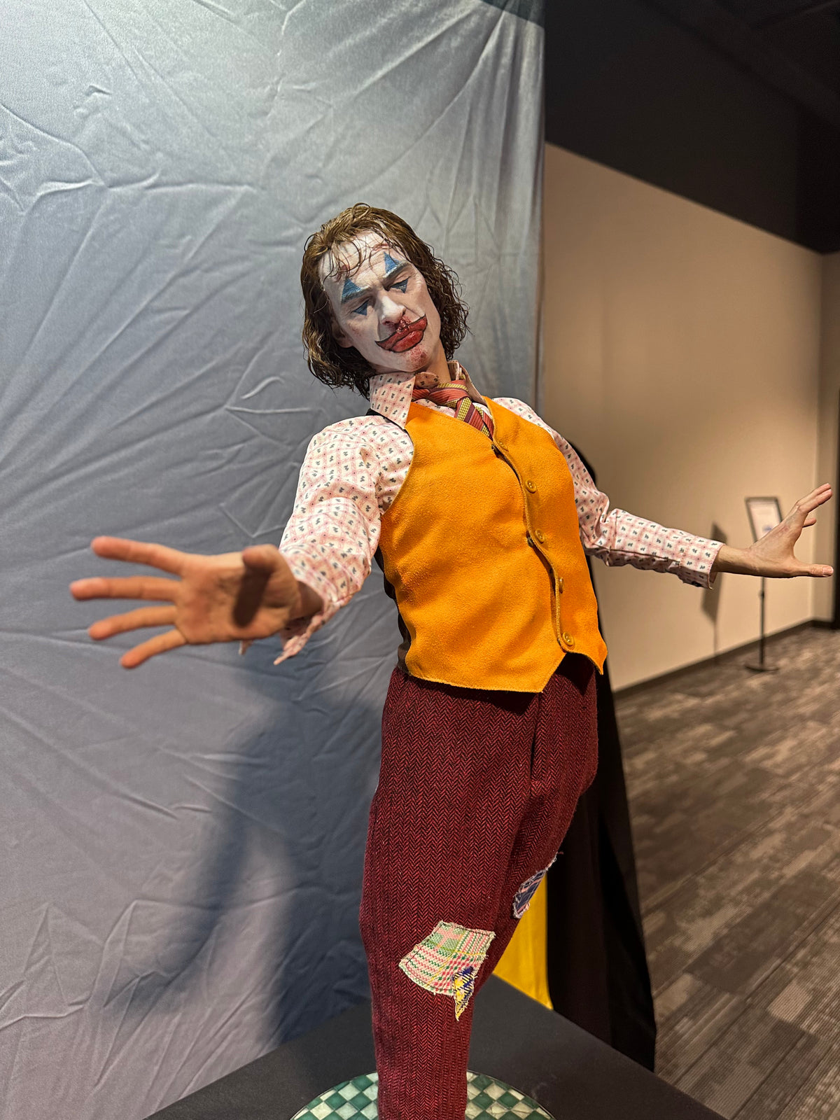 Joker (Arthur Fleck) 1/3 Scale Statue - Spec Fiction Shop