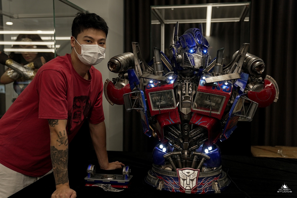 Optimus Prime Human-Size Bust - Spec Fiction Shop